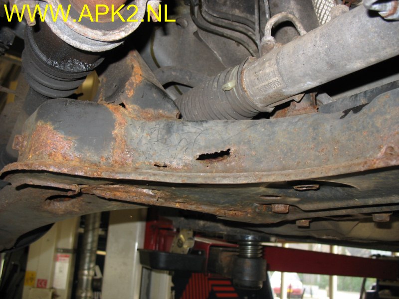Foto´s Roestschade aab subframe Ford Focus - Auto Advies J.Speksnijder